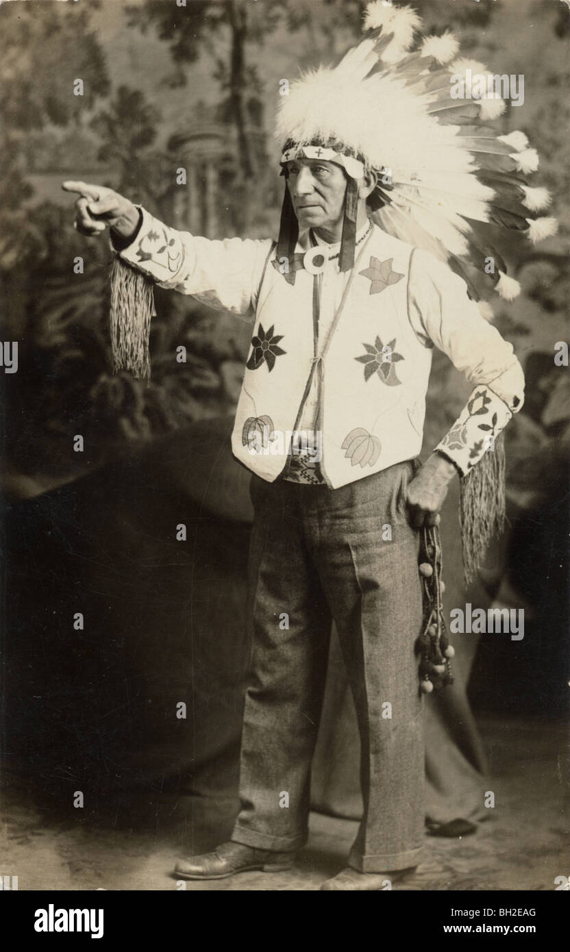 Man pointing finger historic hi-res stock photography and images - Alamy