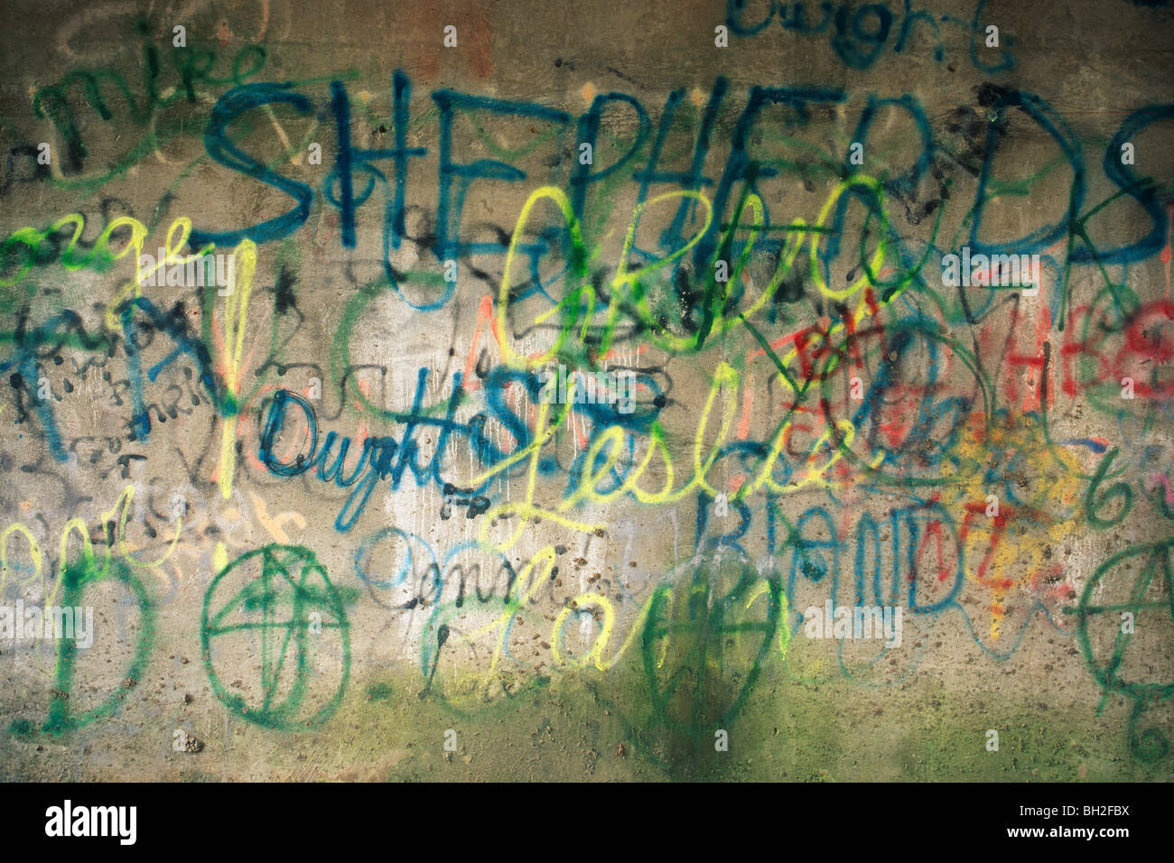 Graffiti on side of building Stock Photo - Alamy