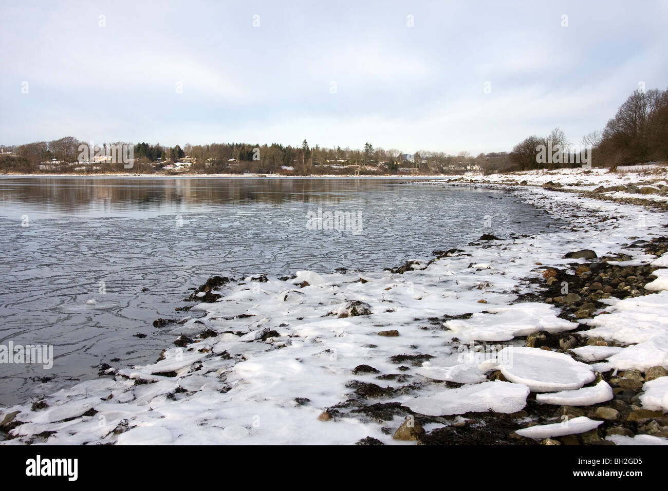 Cold and icy beach Stock Photo - Alamy