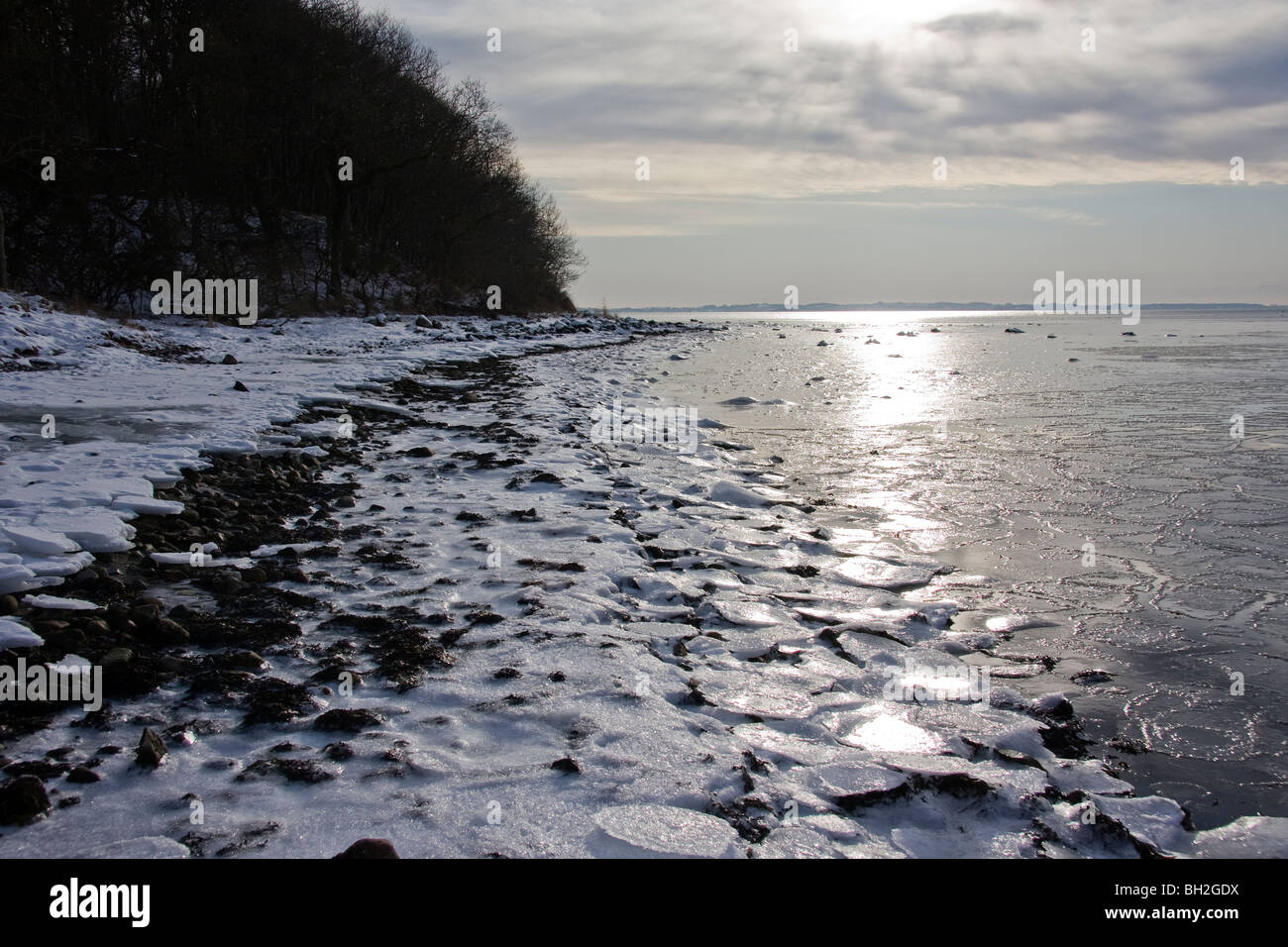 Icy beach hi-res stock photography and images - Alamy