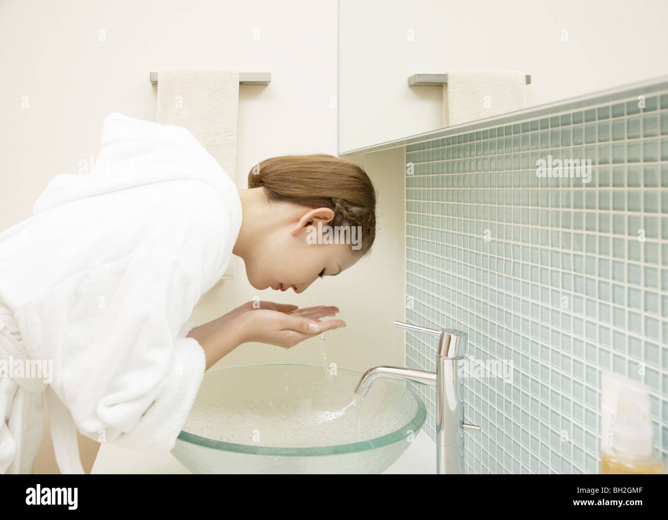 Washing ones body hi-res stock photography and images - Alamy