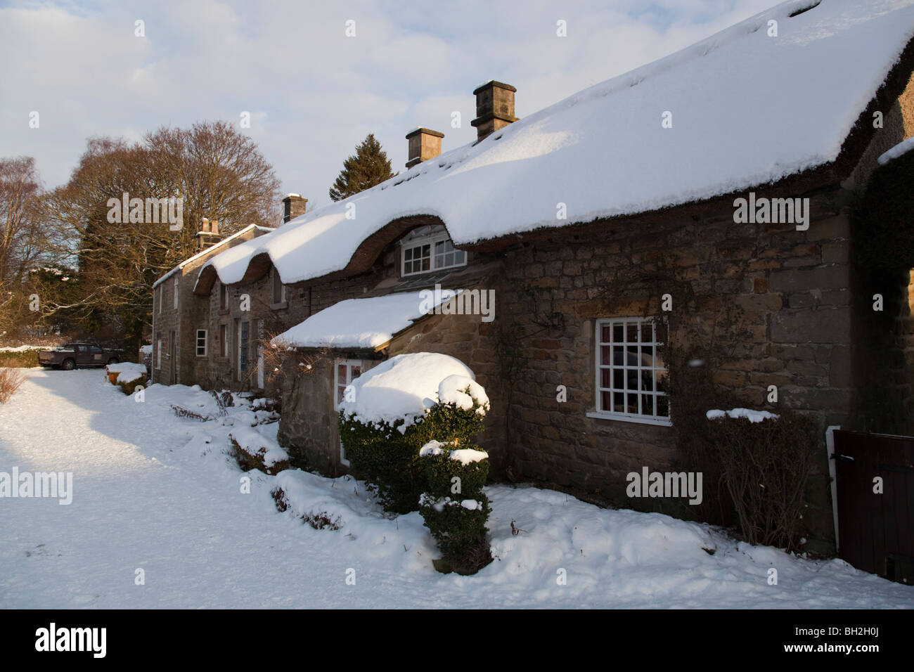 Snow covered cottages in the village of Baslow near Chatsworth ...
