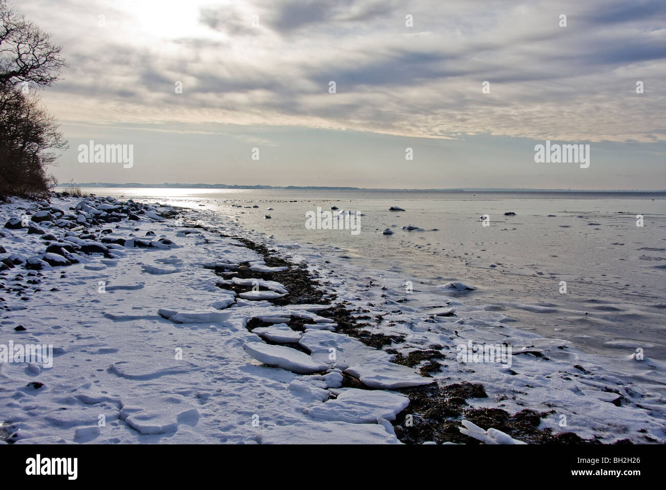 Cold and icy beach Stock Photo - Alamy