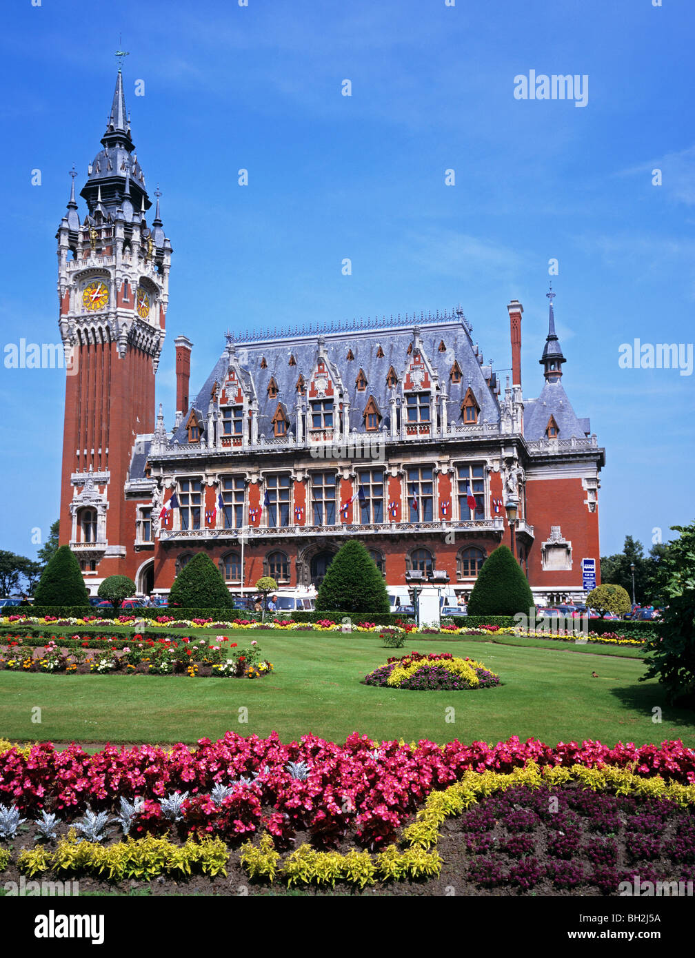 Calais france hotel de ville gardens hi-res stock photography and ...