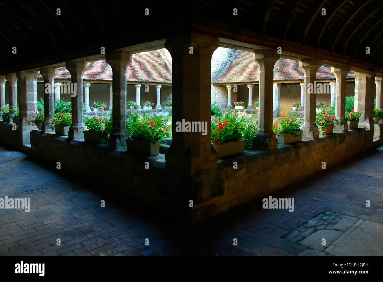 CLOISTER OF THE FORMER SAINT-FRANCOIS CONVENT, 17TH CENTURY, MORTAGNE ...