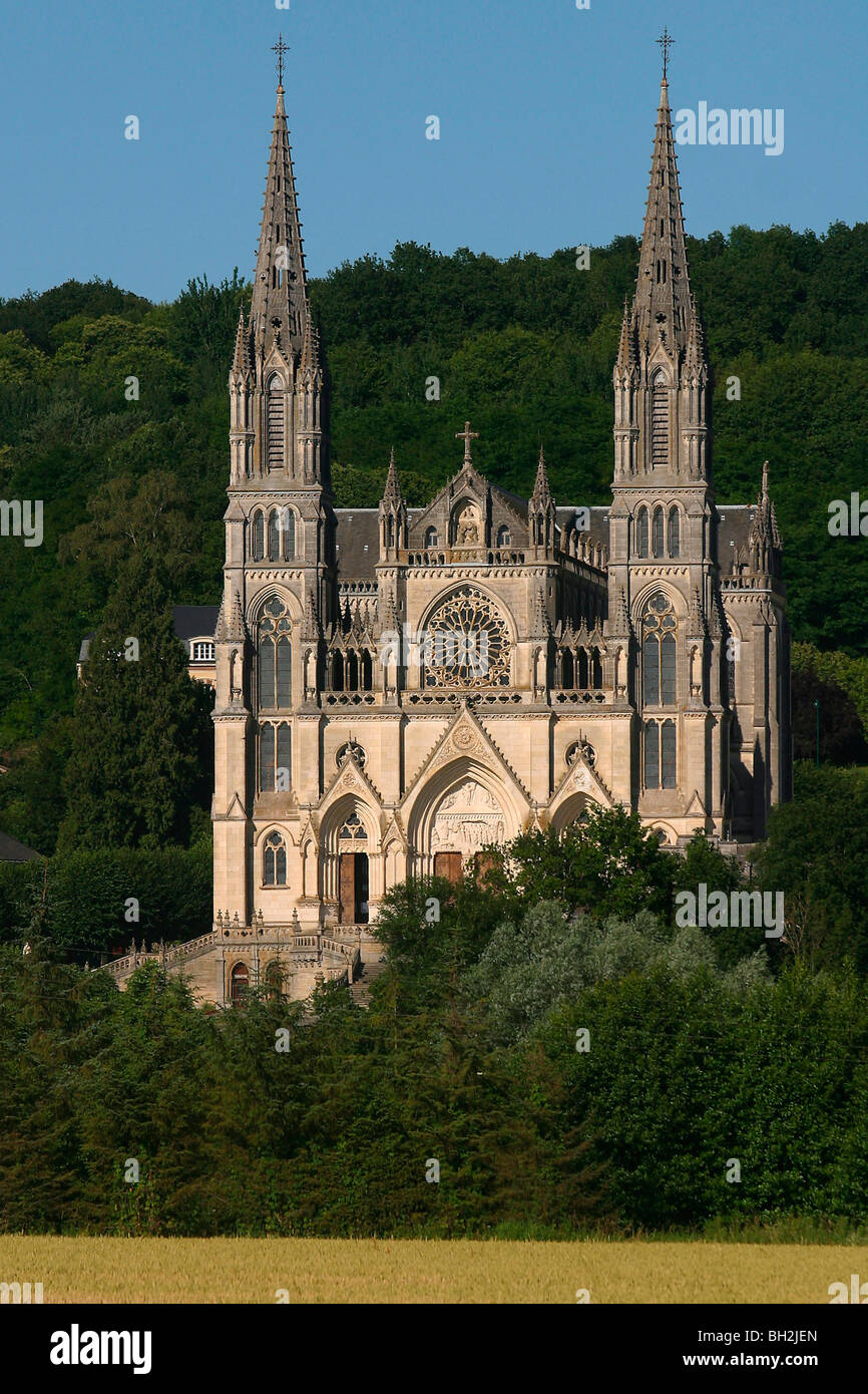 FACADE OF THE NOTRE-DAME DE MONTLIGEON BASILICA, LA CHAPELLE-MONTLIGEON ...