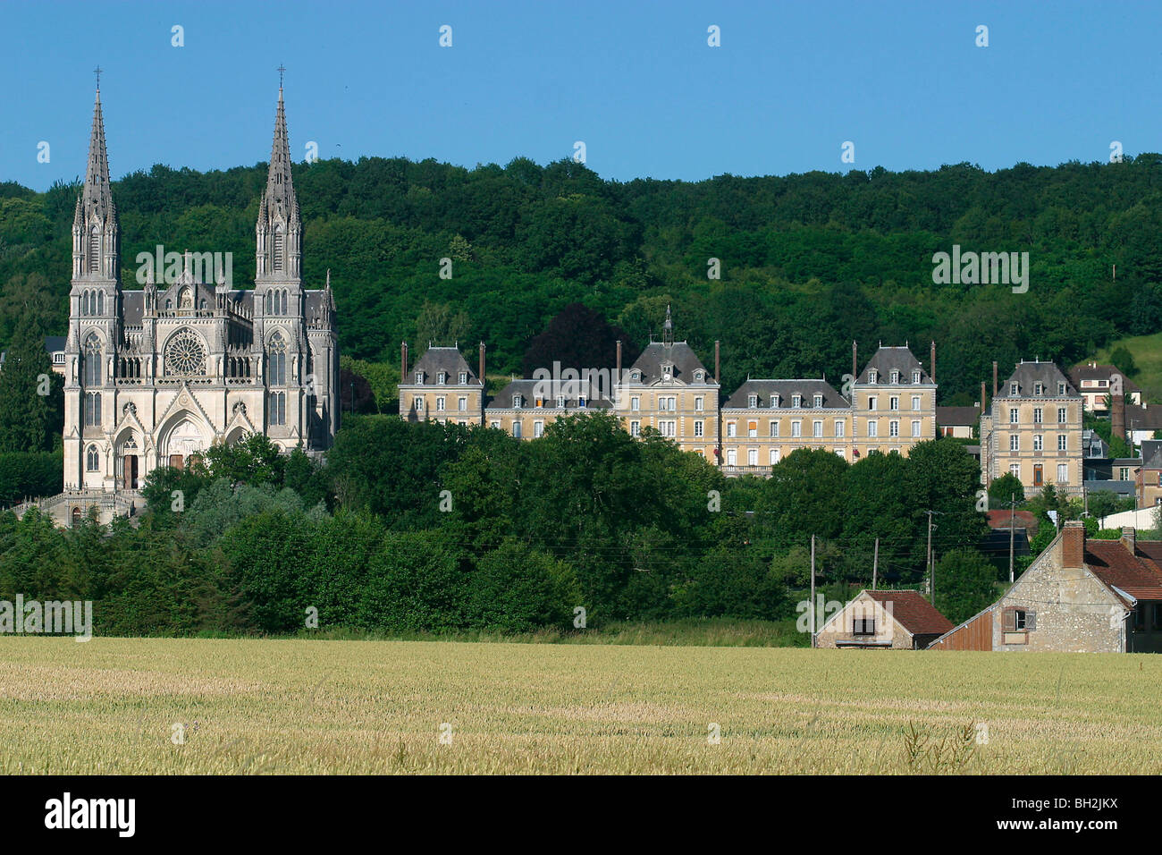 FACADE OF THE NOTRE-DAME DE MONTLIGEON BASILICA, LA CHAPELLE-MONTLIGEON ...