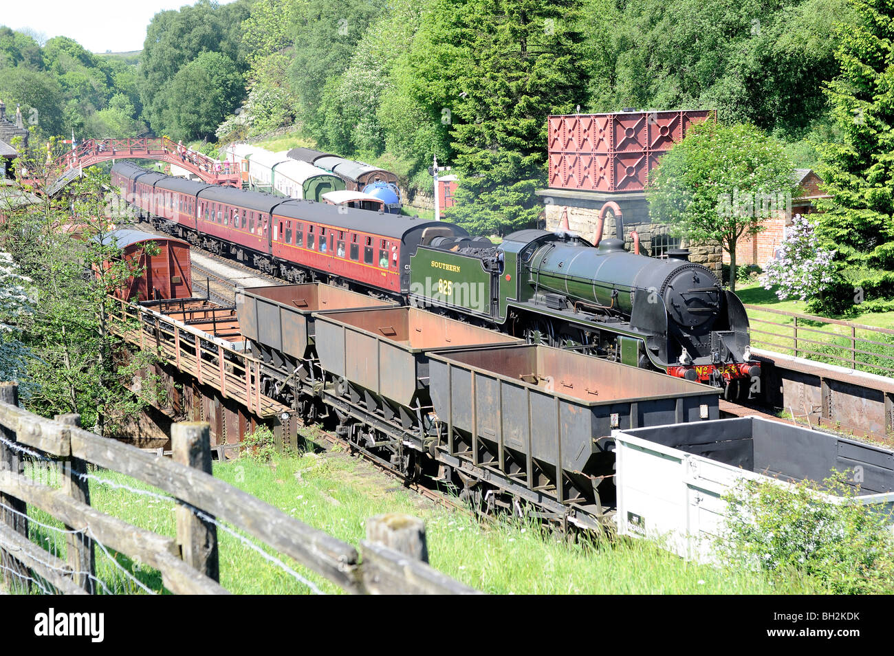 Steam train leaving Goathland station North Yorkshire Stock Photo - Alamy