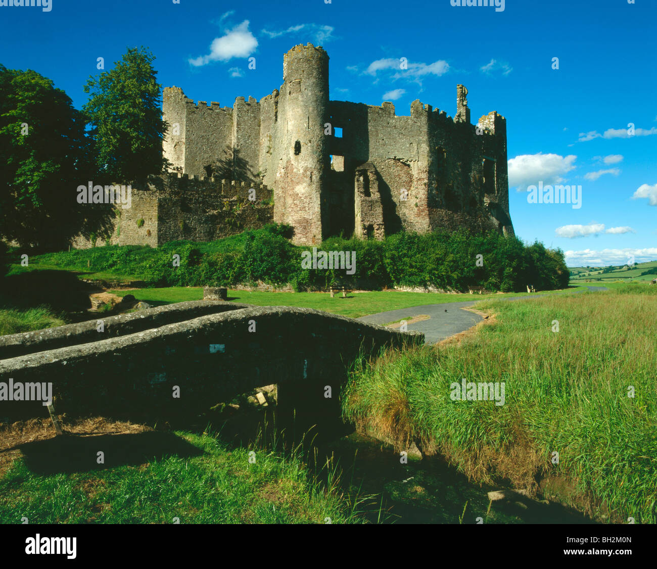 Laugharne castle water hi-res stock photography and images - Alamy