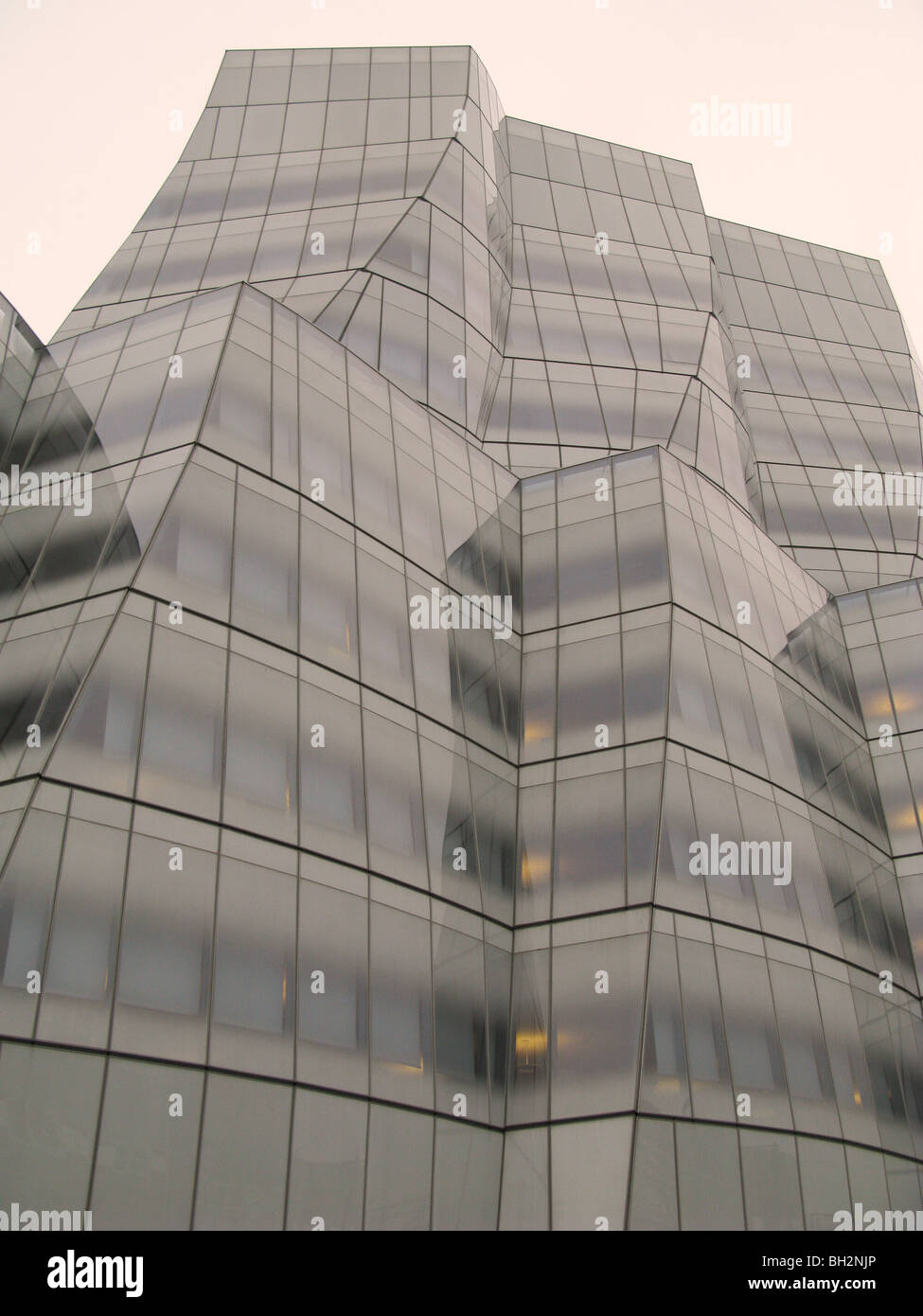 IAC building Frank Gehry Stock Photo - Alamy