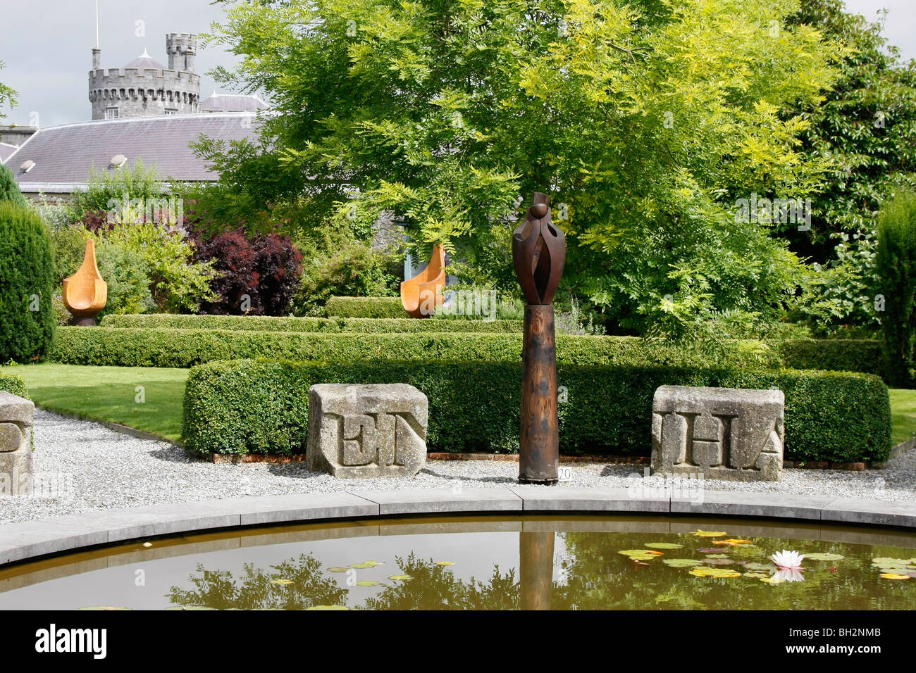 The garden of Butler House, Kilkenny Eire Stock Photo - Alamy