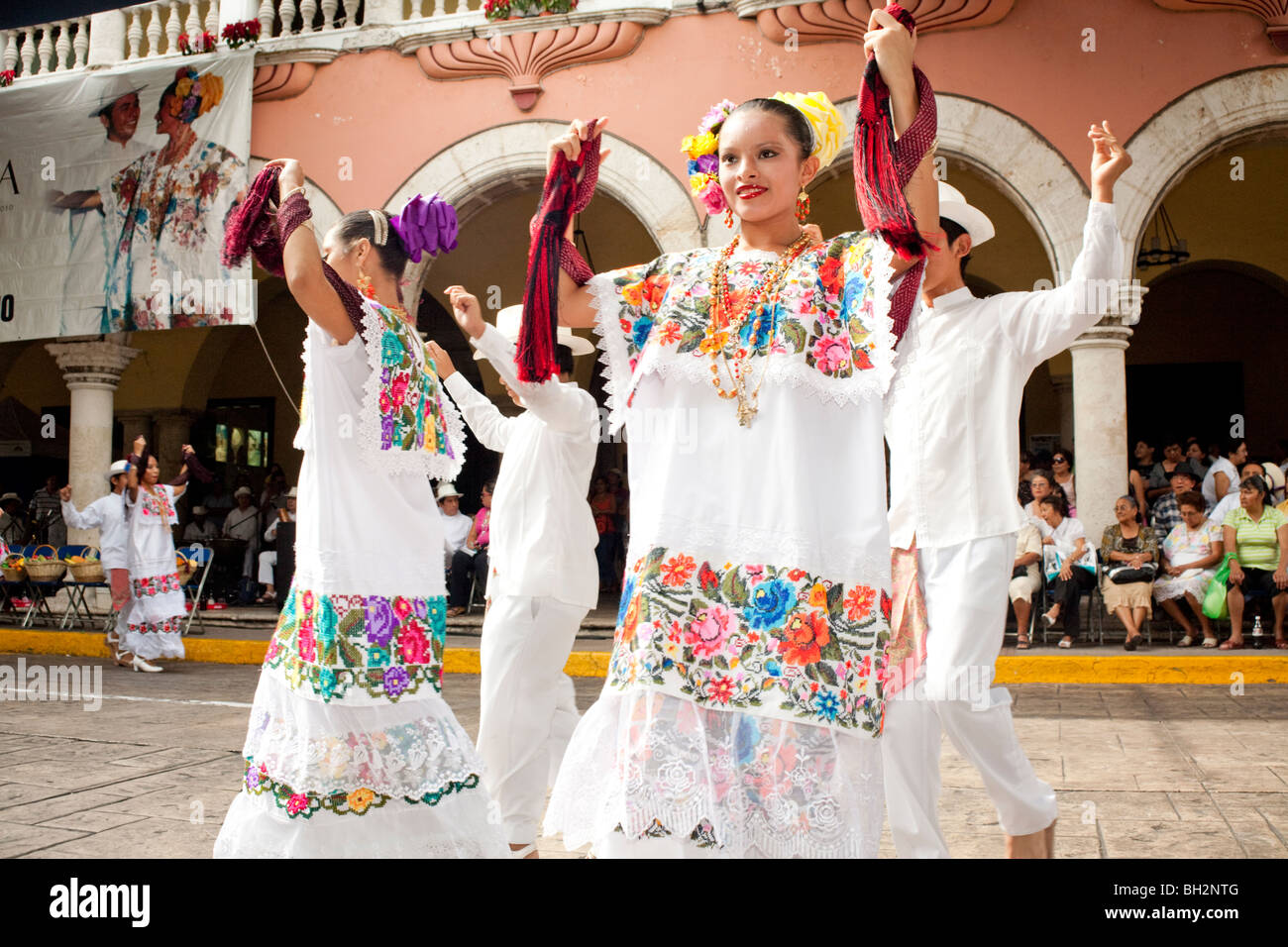 The Jarana is the typical dance of Yucatan, with its origins in a Stock ...