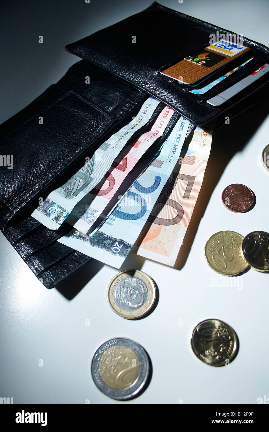 WALLET, EURO COIN, BANKNOTE, BANK CARD Stock Photo - Alamy