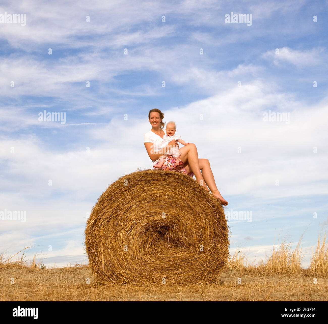 Lady on hay bale hi-res stock photography and images - Alamy