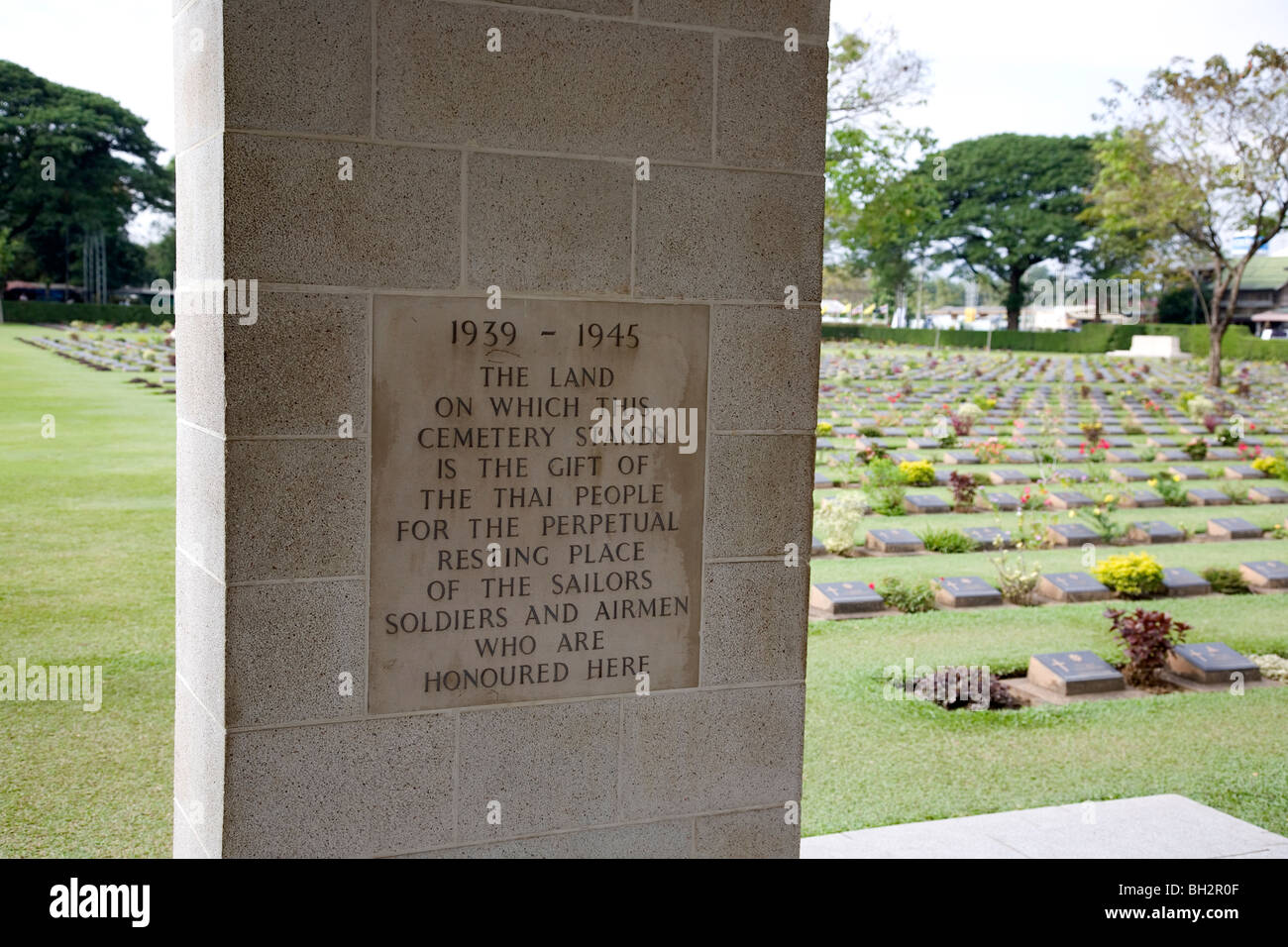 Kanchanaburi War Cemetery Stock Photo - Alamy