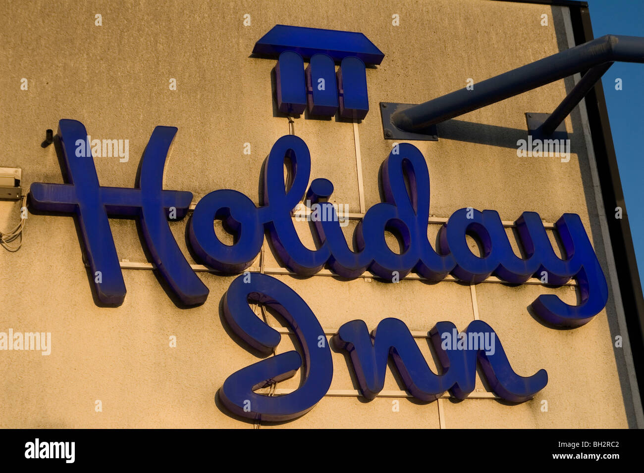 Holiday inn sign hi-res stock photography and images - Alamy