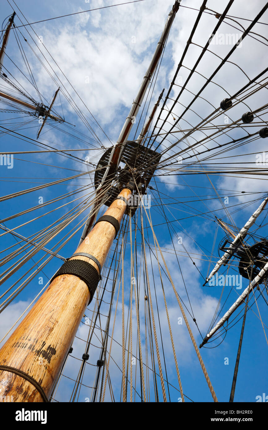 Rigging mast hi-res stock photography and images - Alamy