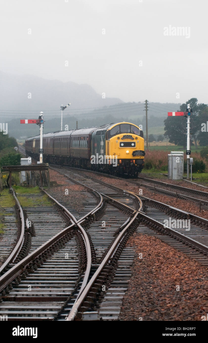 english electric type 4,class 40,40145, approaching kingussie station ...