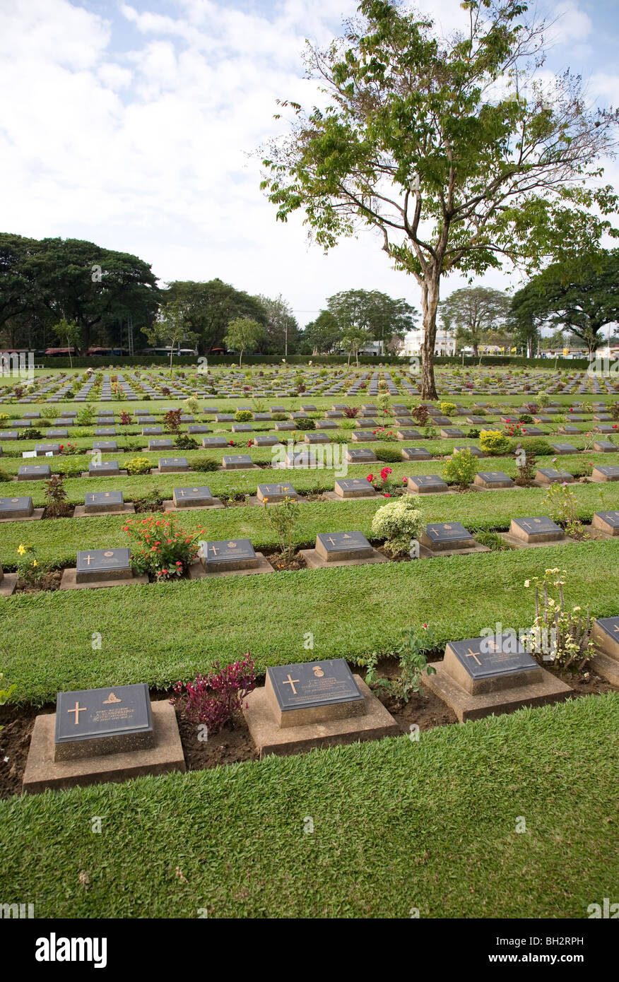 Kanchanaburi War Cemetery Stock Photo - Alamy
