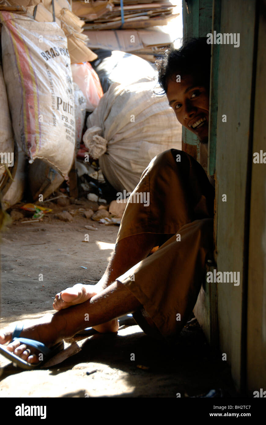 Balinese woman in bali slum, indonesia Stock Photo - Alamy