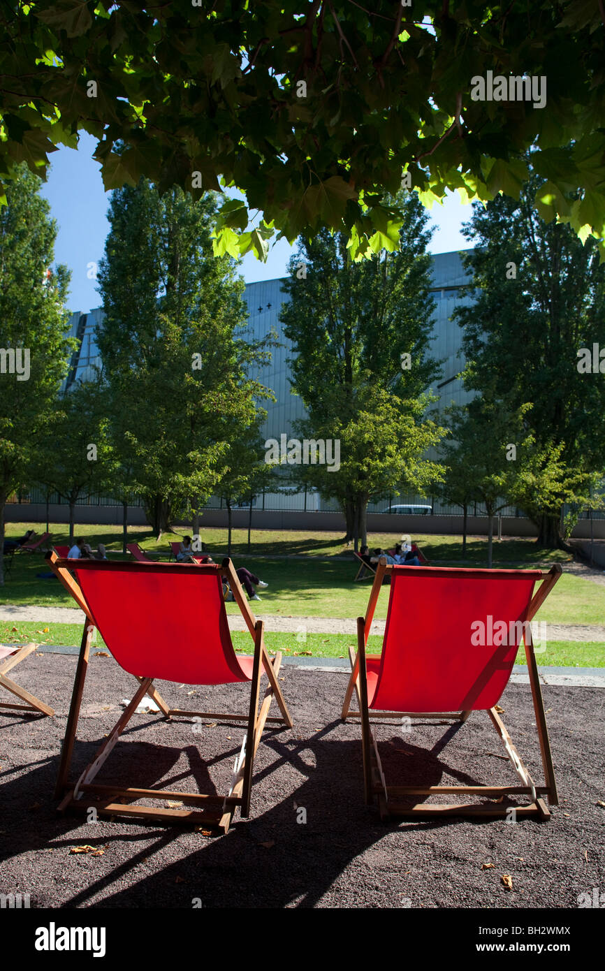 Daniel libeskind chair hi-res stock photography and images - Alamy