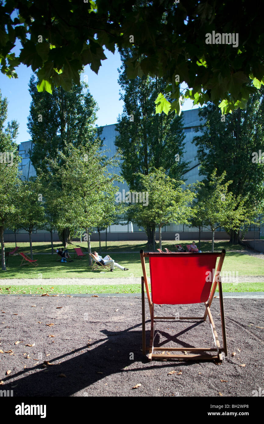 Daniel libeskind chair hi-res stock photography and images - Alamy