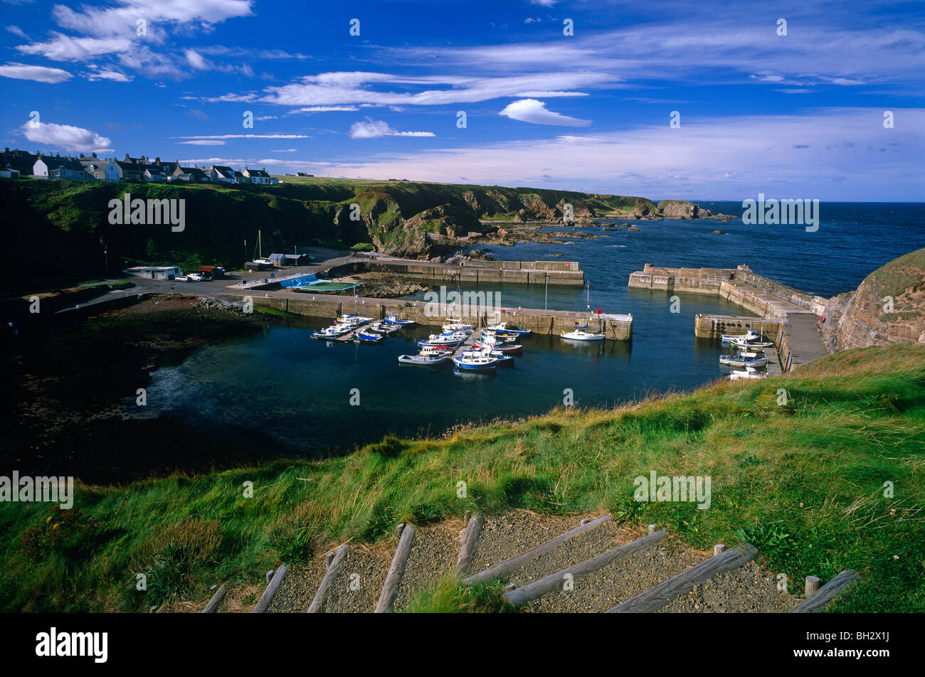 Portknockie harbour hi-res stock photography and images - Alamy