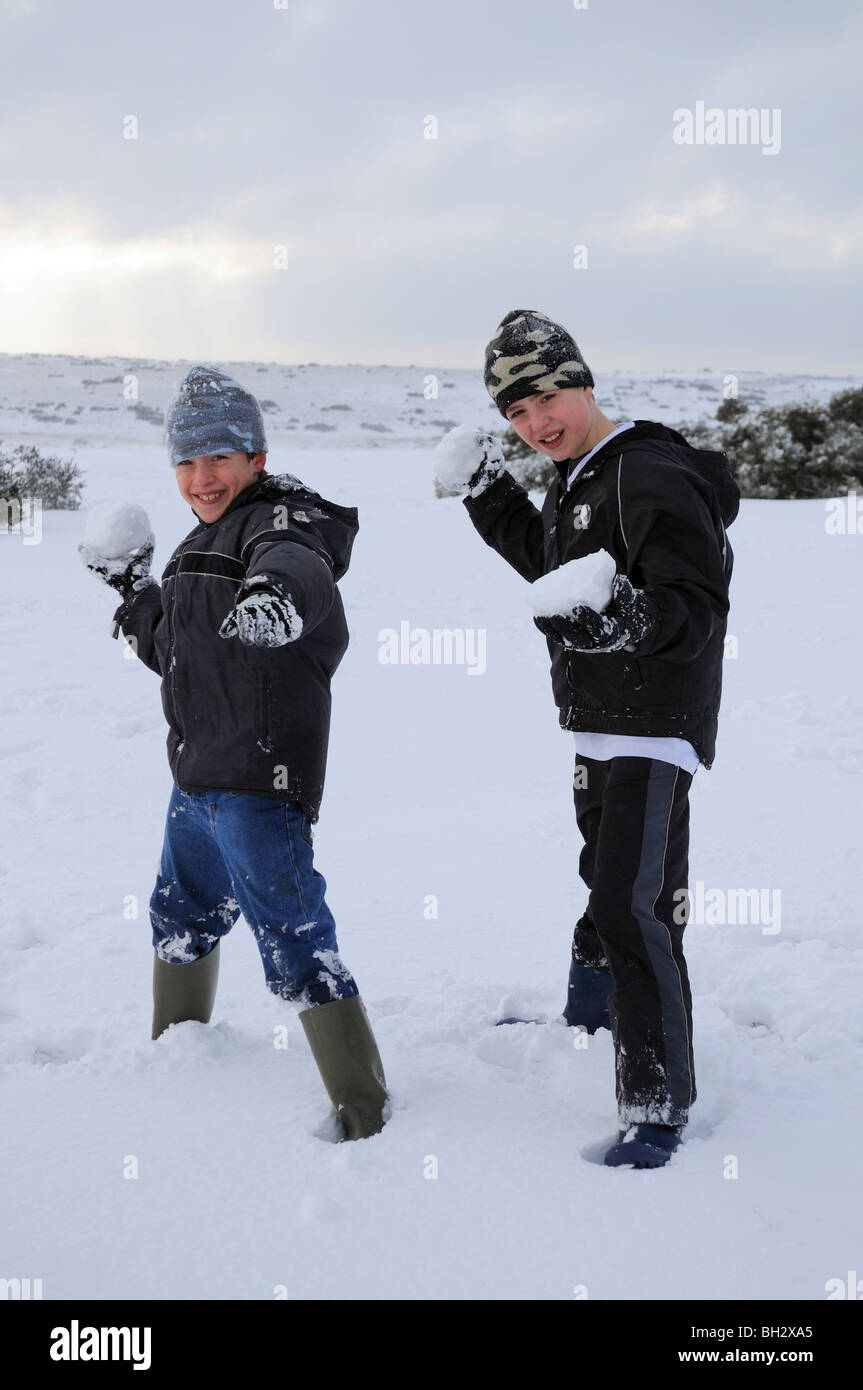 Boys throwing snowballs hi-res stock photography and images - Alamy