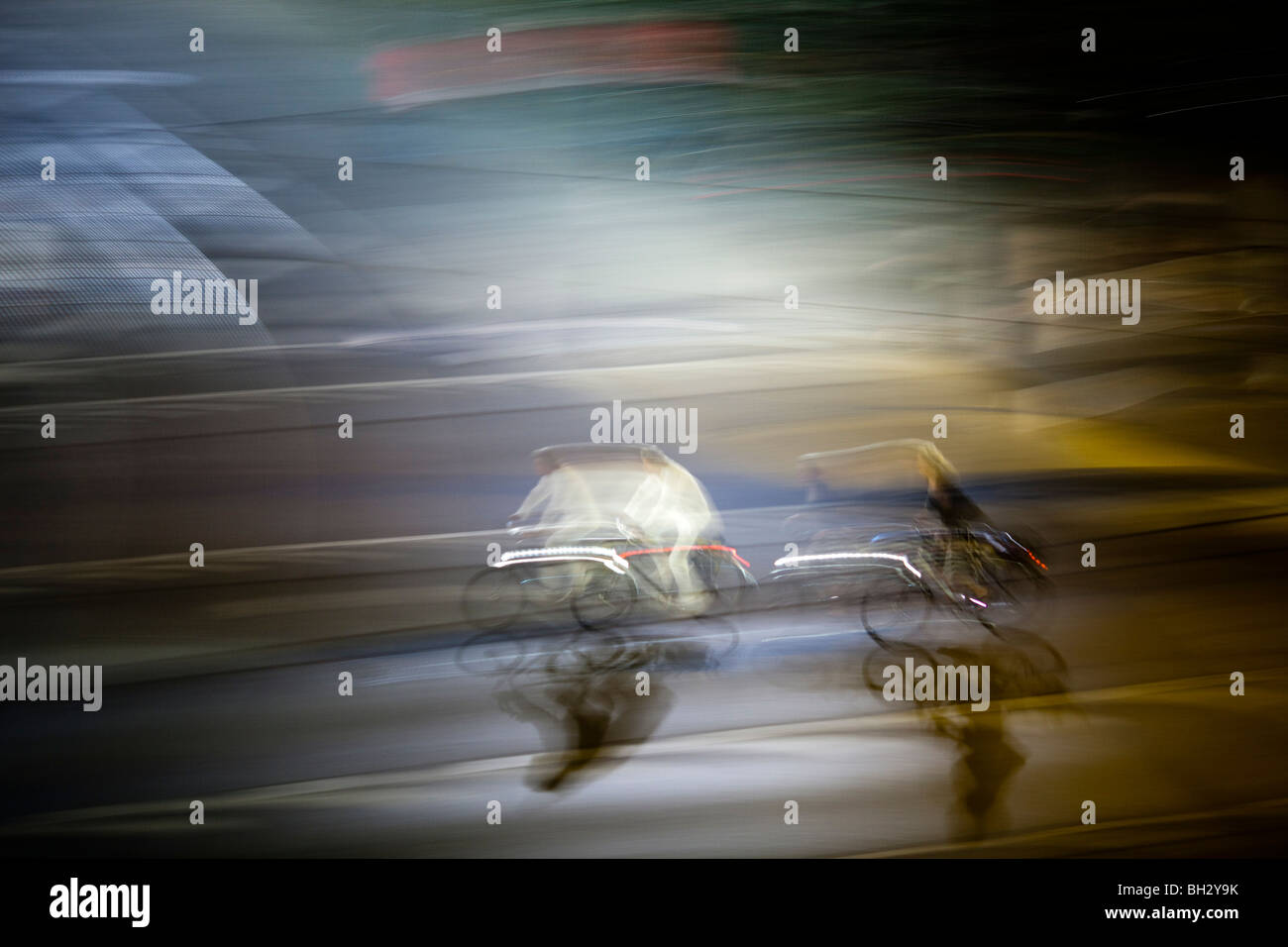 Panning shot of cyclists by night hi-res stock photography and images ...