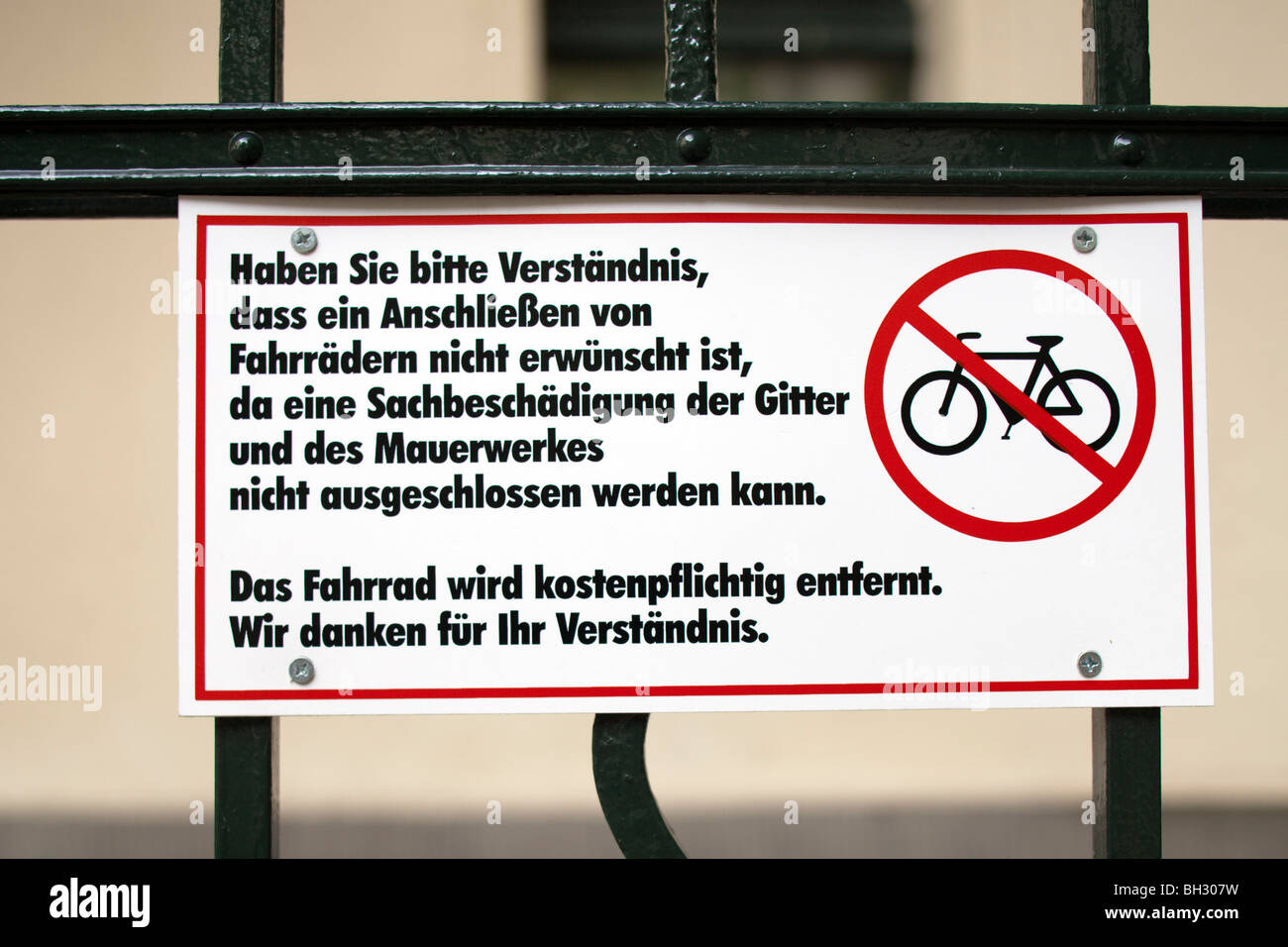 Do Not Park Bikes Sign High Resolution Stock Photography and Images - Alamy