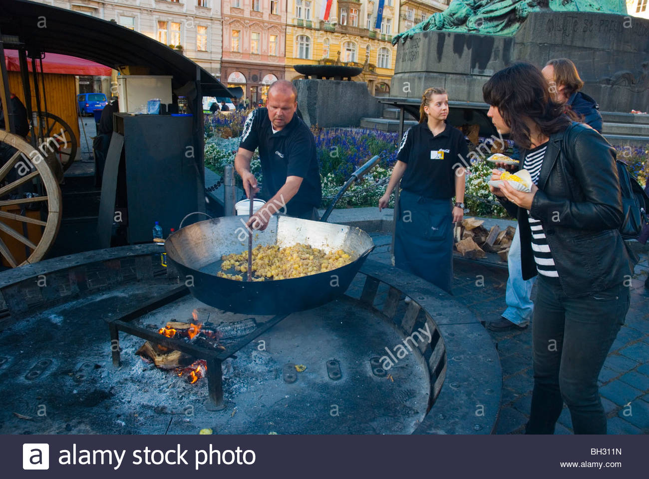 Giant Wok Stock Photos & Giant Wok Stock Images - Alamy
