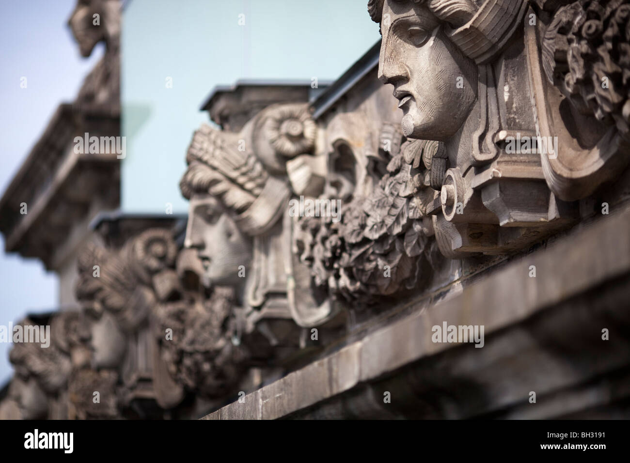 Sculpture reichstag hi-res stock photography and images - Alamy