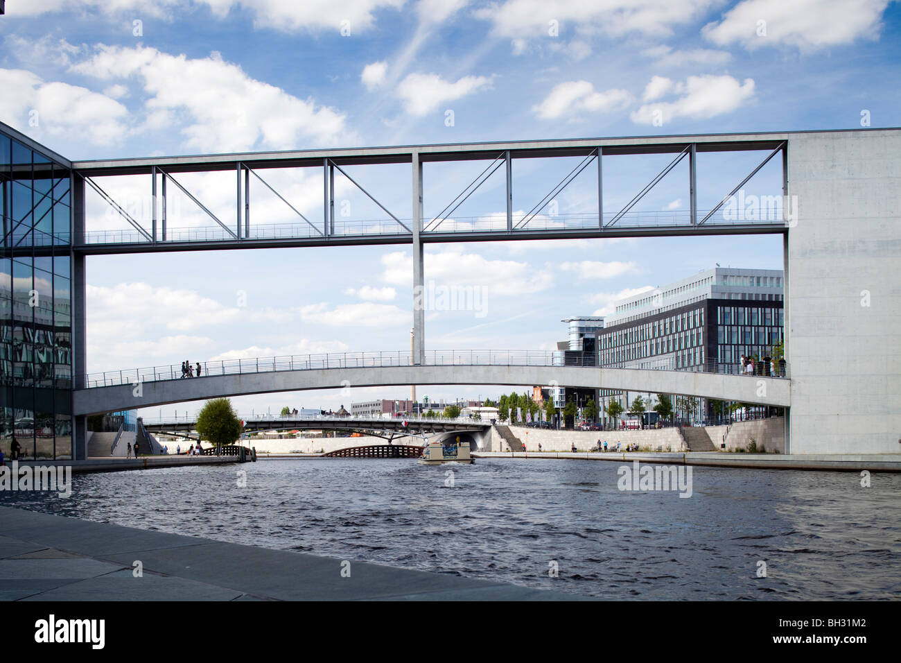 Pedestrian bridge over the Spree between the Lüders and the Löbe ...