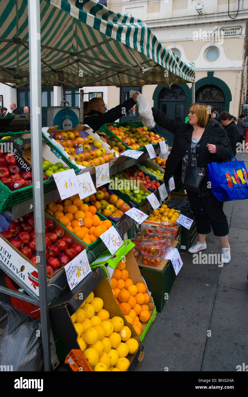 Liverpool market stall hi-res stock photography and images - Alamy