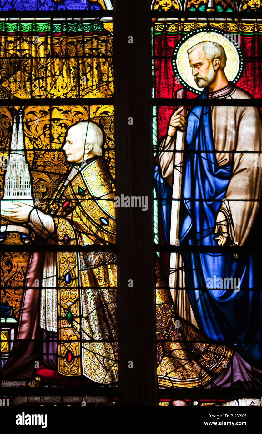 Gothic stained glass window hi-res stock photography and images - Alamy