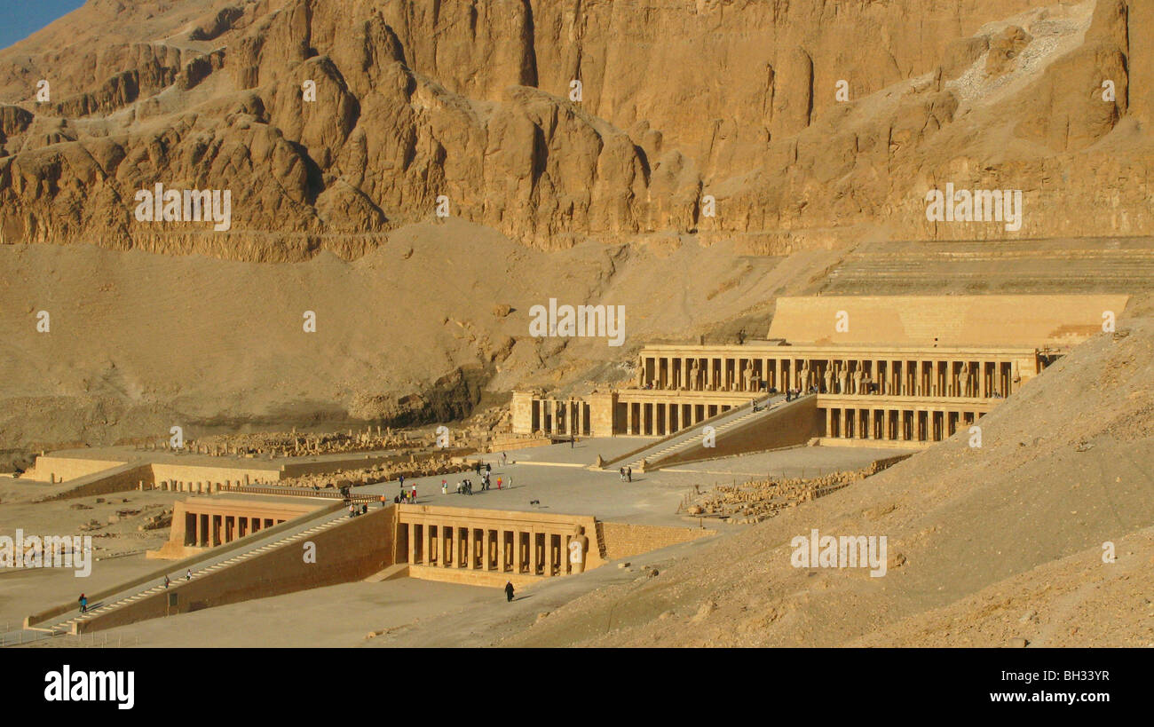 QUEEN HATSHEPSUT'S FUNERARY TEMPLE, HIGH EGYPT, LEFT BANK OF THE NILE ...
