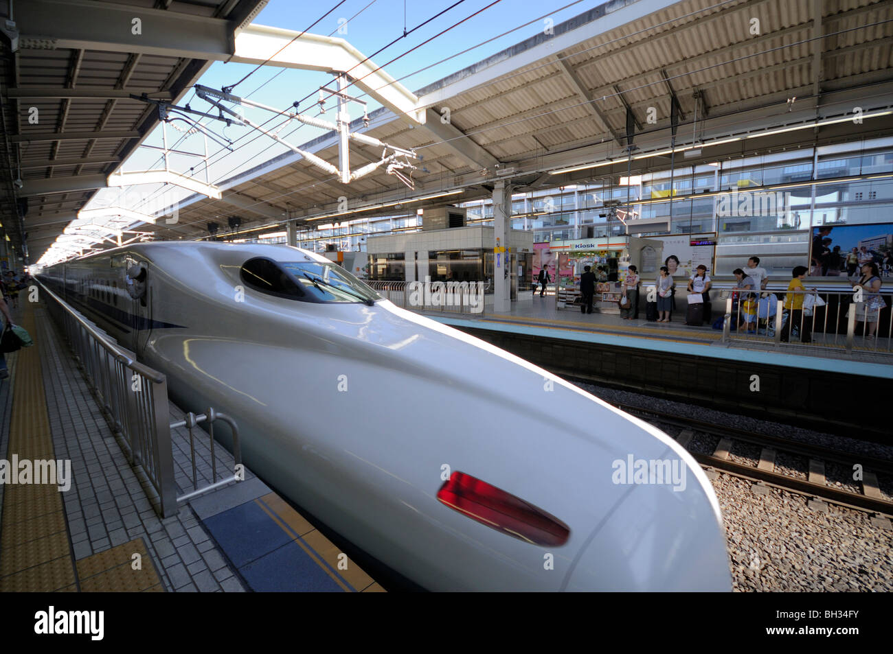 Shinkansen N700 Series. Kyoto Station. Kansai. Japan Stock Photo - Alamy