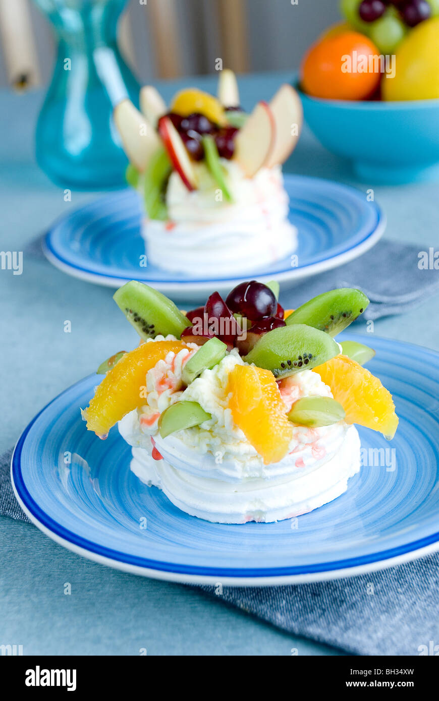 Fruit pavlova hi-res stock photography and images - Alamy
