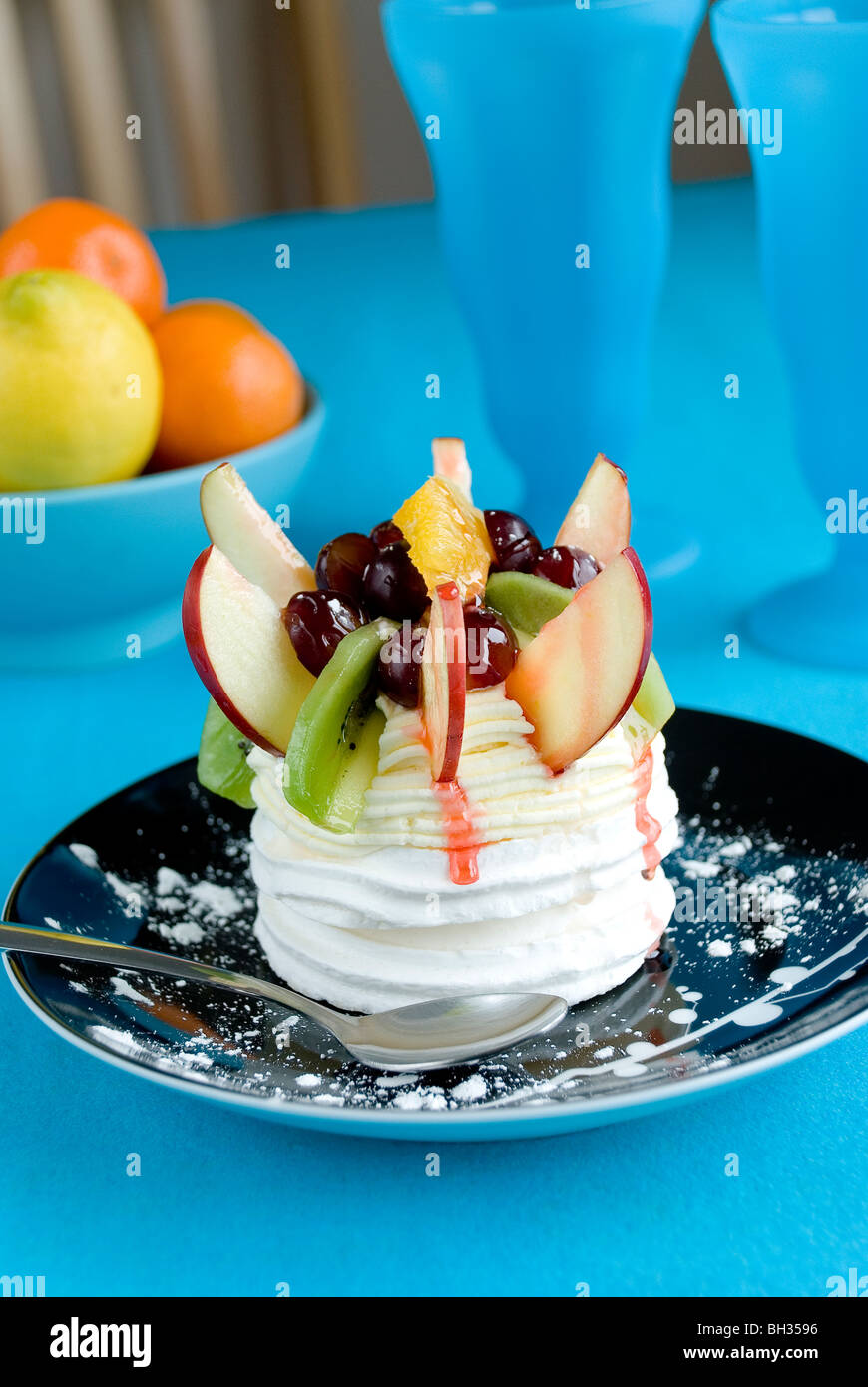 Fruit pavlova hi-res stock photography and images - Alamy