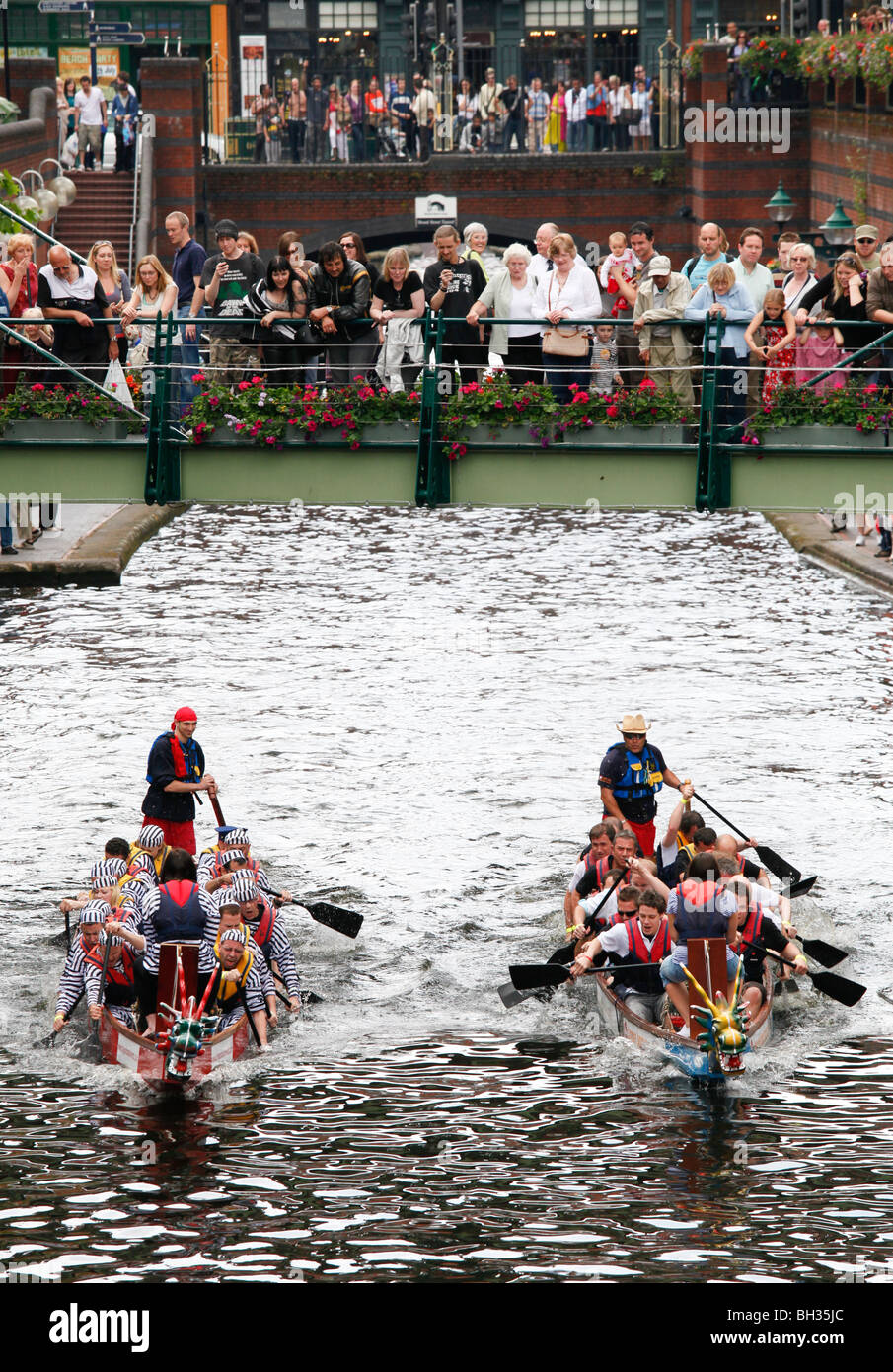 Dragon boat racing on the canal in Brindleyplace, Birmingham Stock ...