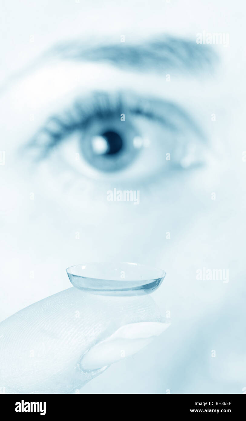 Woman dilated pupil hi-res stock photography and images - Alamy