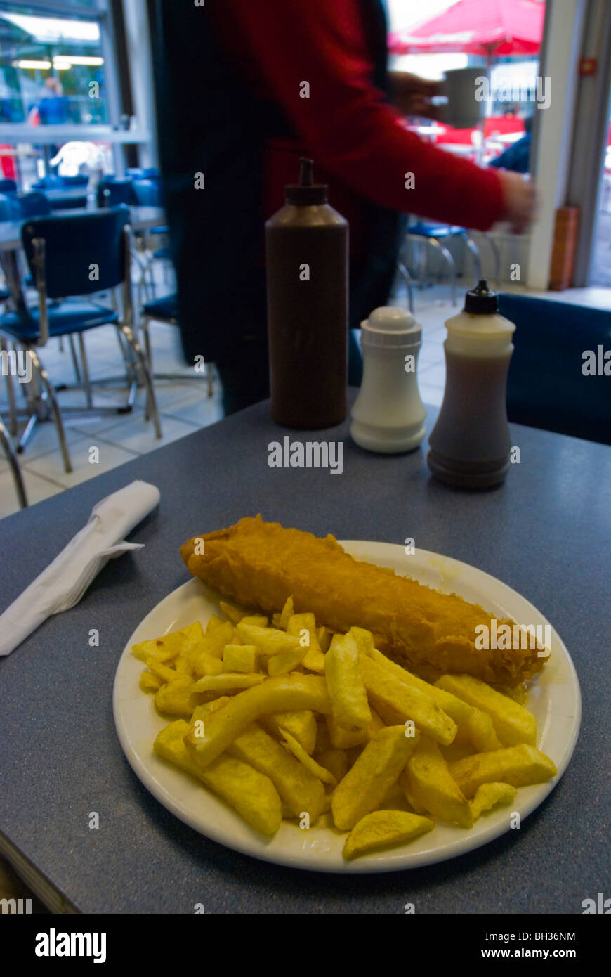 Chippy table hi-res stock photography and images - Alamy