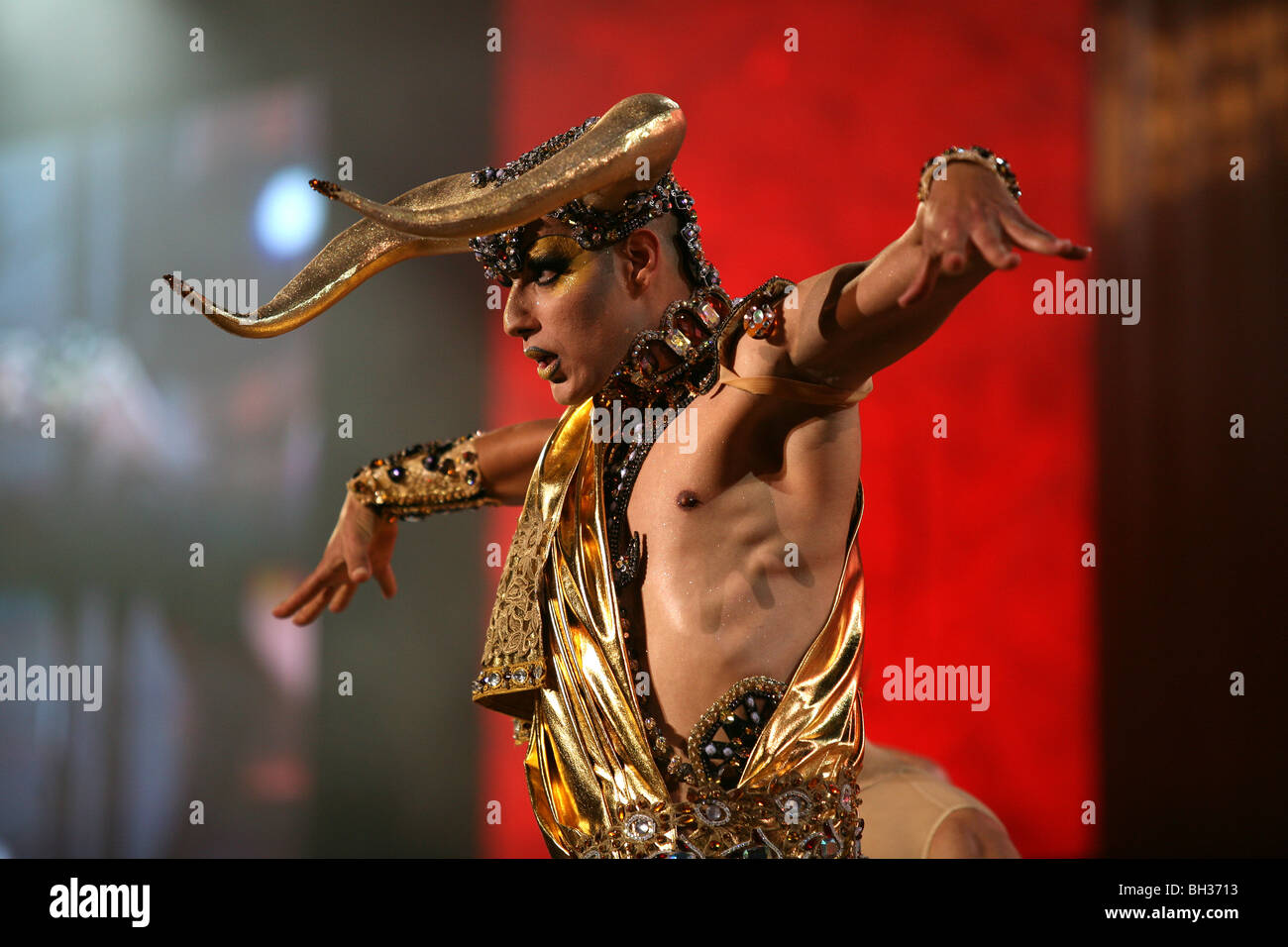 Drag queen show hi-res stock photography and images - Alamy