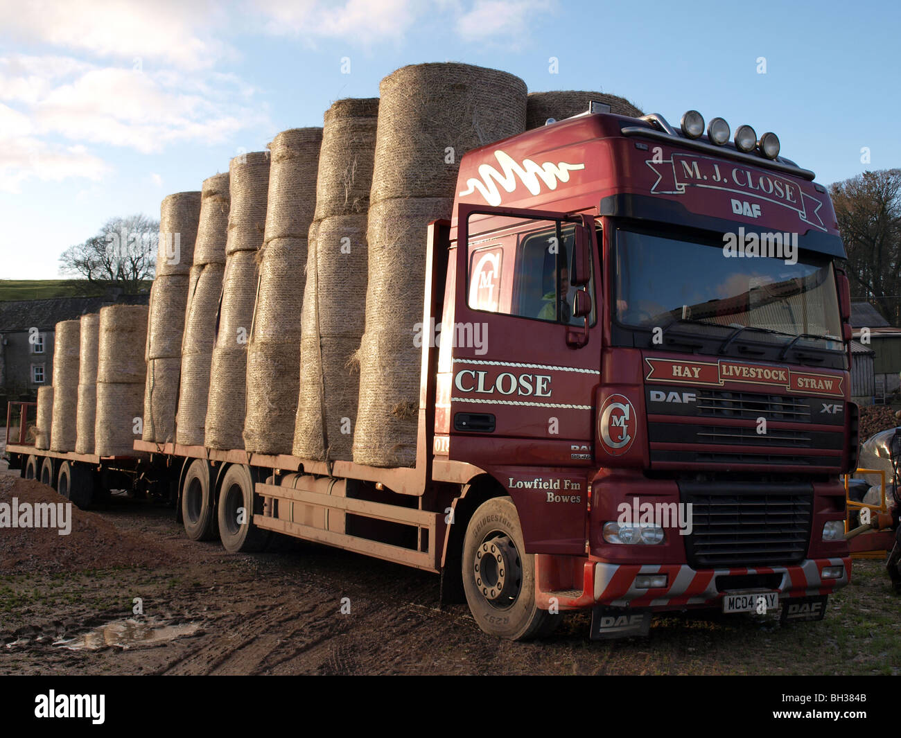 Bales of hay on a truck hi-res stock photography and images - Alamy