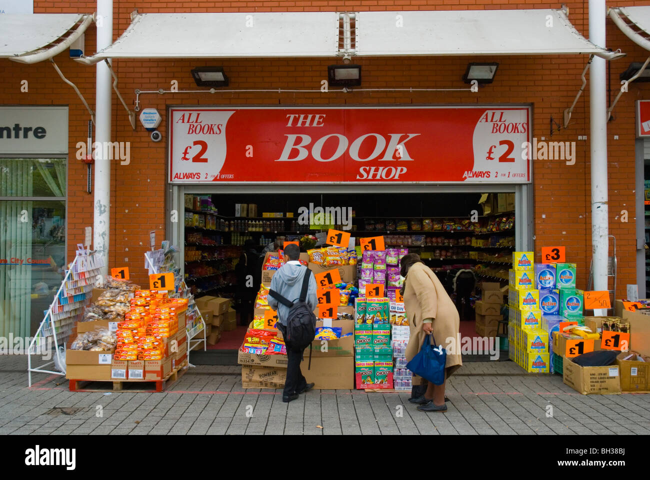 Discount shop england hi-res stock photography and images - Alamy