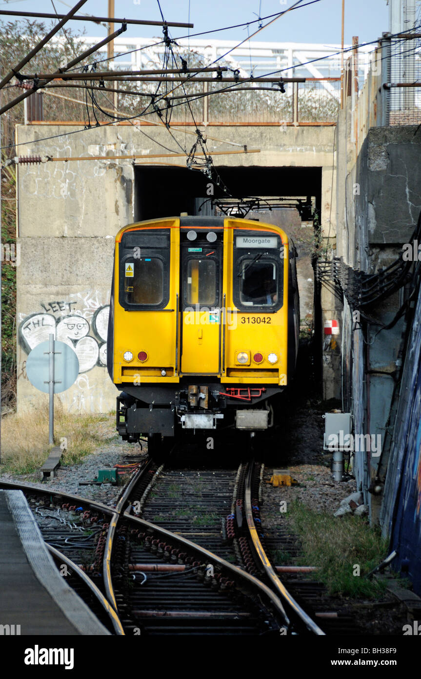 Moorgate train coming out of the tunnel into Drayton Park Station ...