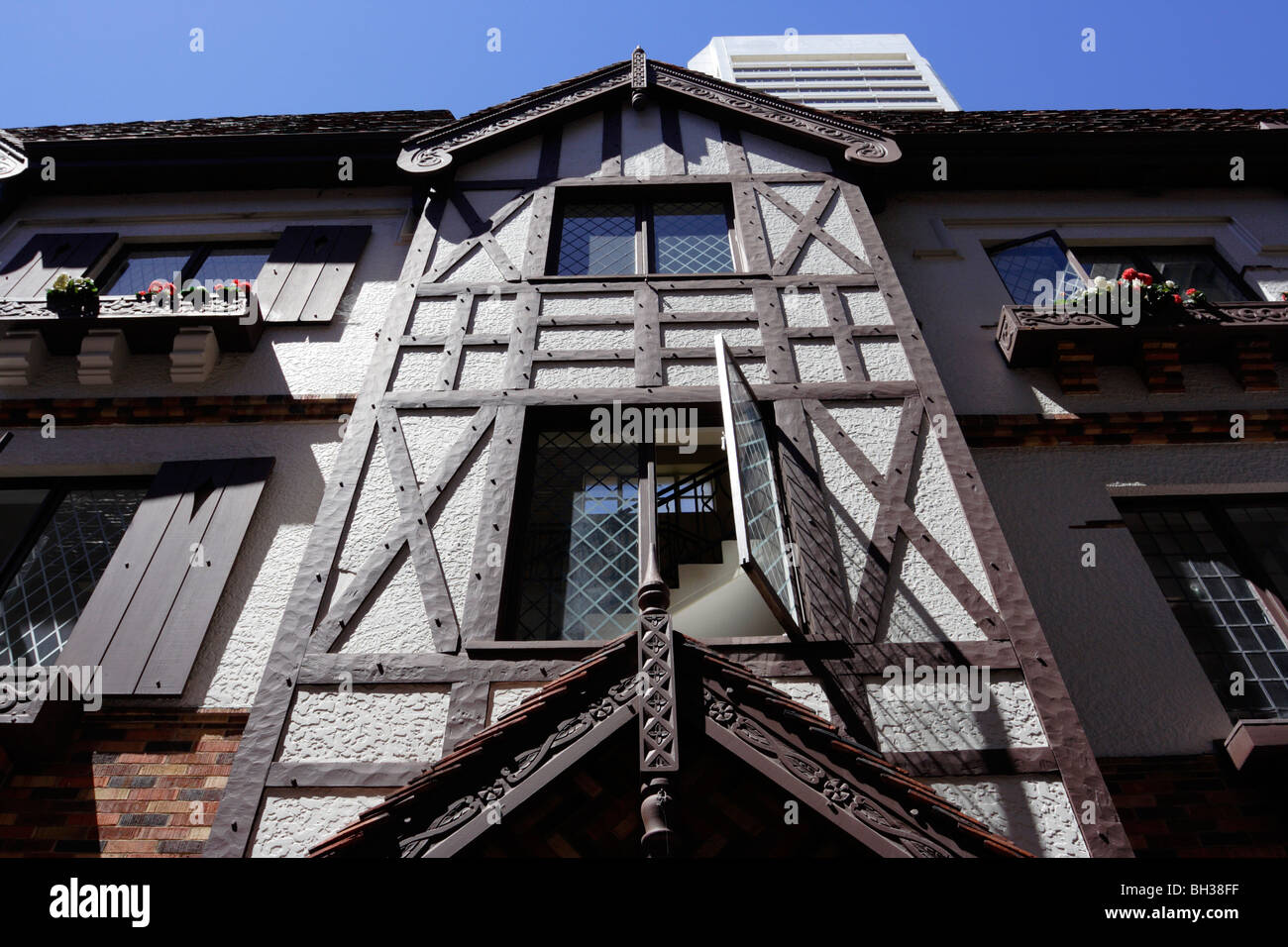 Tudor architecture heritage old hi-res stock photography and images - Alamy