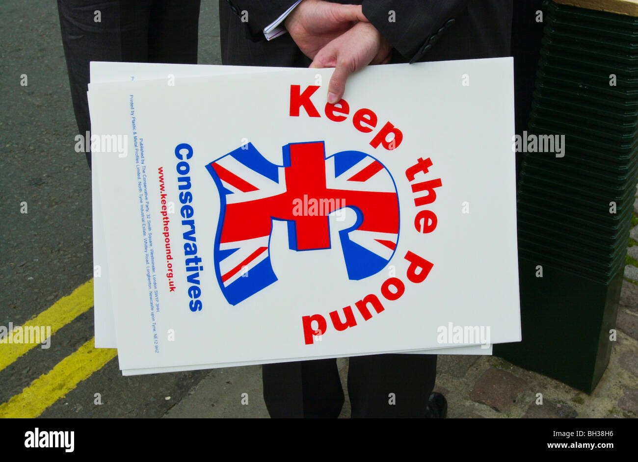 Conservative party election poster hi-res stock photography and images ...