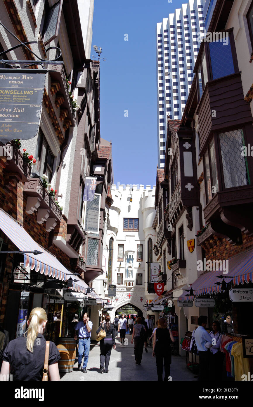 Old english alley hi-res stock photography and images - Alamy
