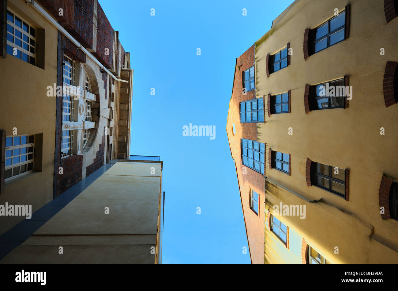Tall buildings perspective hi-res stock photography and images - Alamy